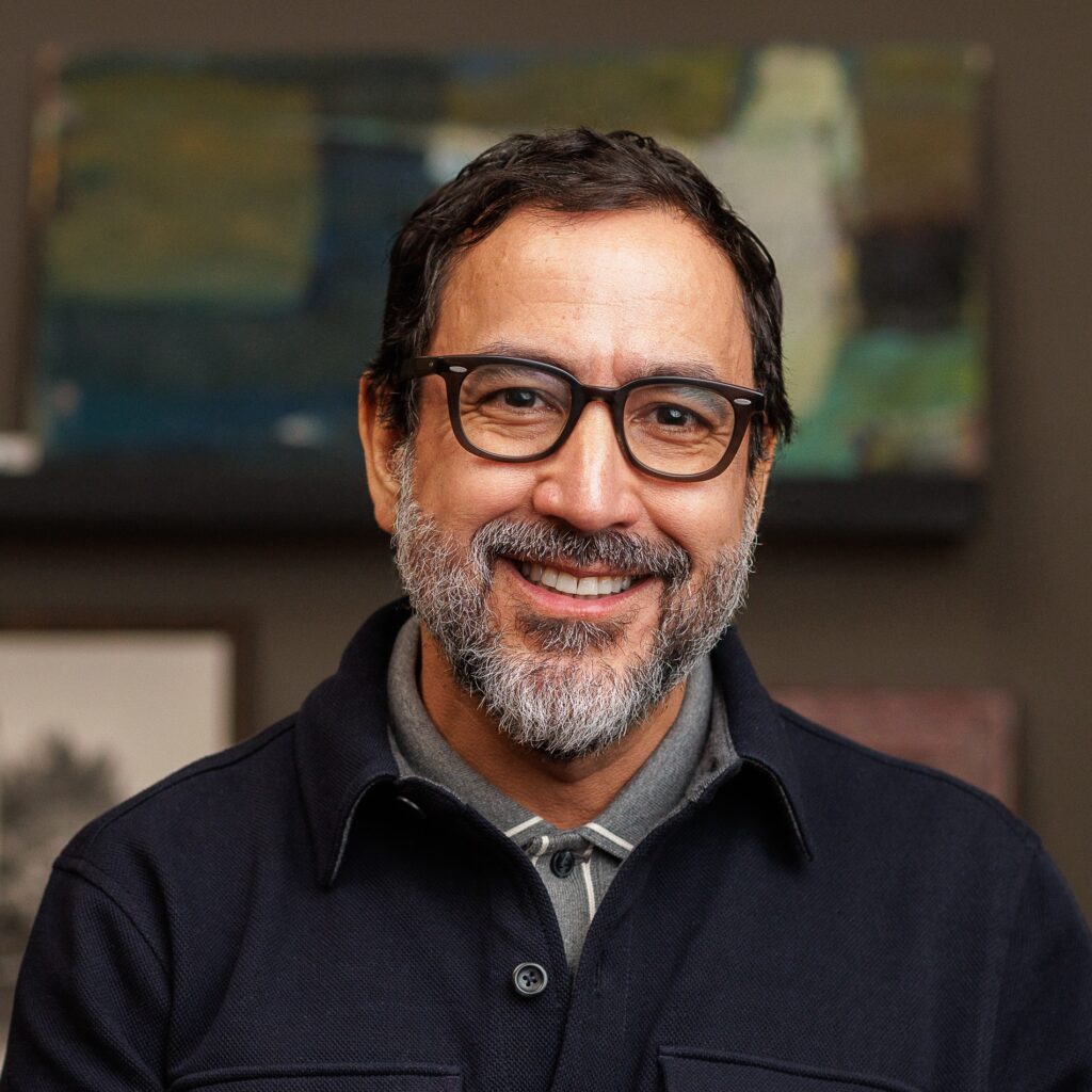 Robert Pérez and the Genius of Upstairs, Downstairs – Transcript - Let's Hear It Podcast!